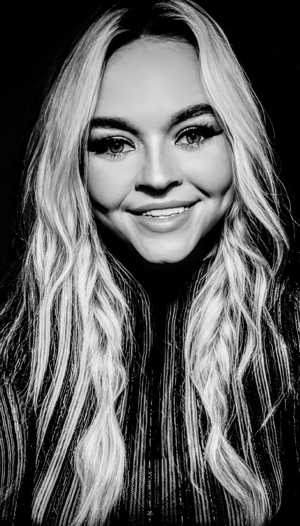 Blonde Empress Hannah's Official Social Fan Page | LoyalFans