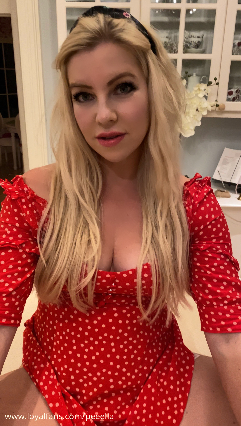 Pee Ella’s Official Social Fan Page | LoyalFans