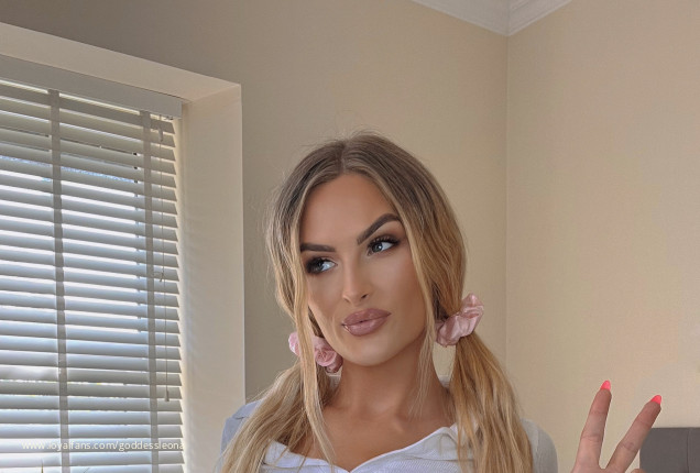 I Deserve Your Full Attention And Adoration Subscribe Immediately Or