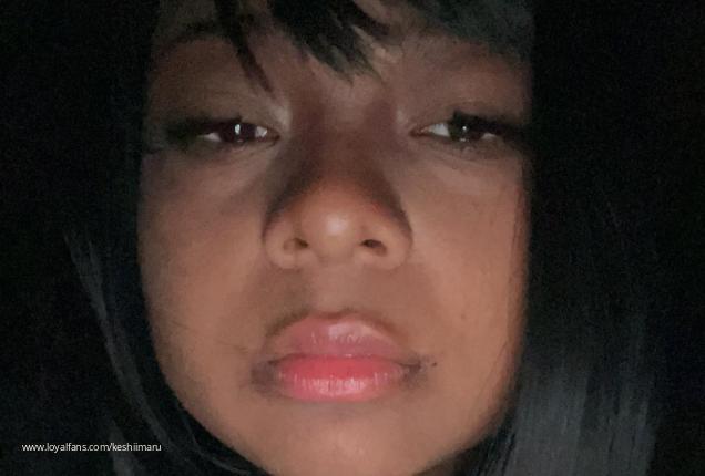 5 minute foot/leg worship while I play Roblox 5/20 livestream - Magica ...