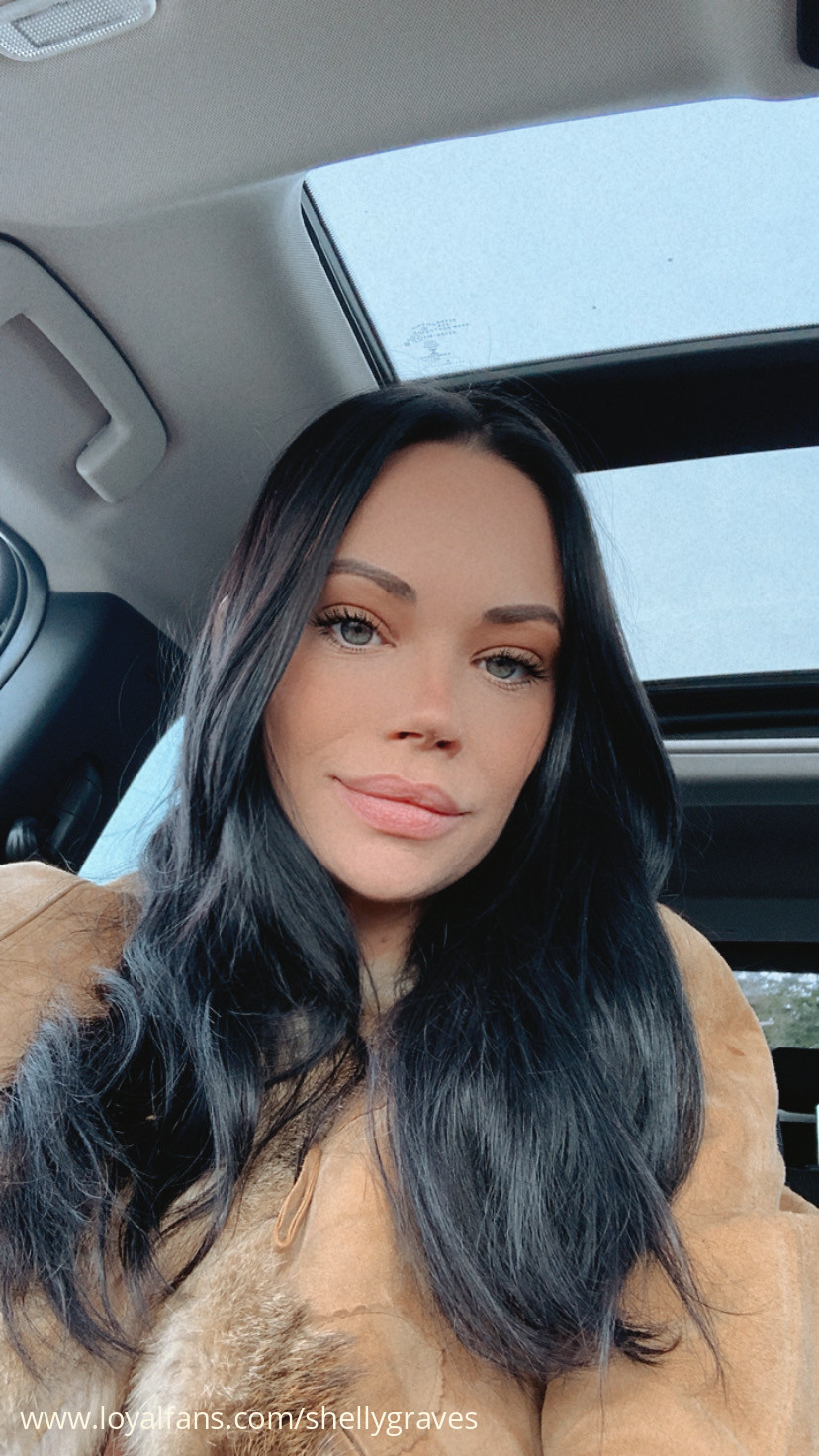 Shellygraves’s Official Social Fan Page | LoyalFans