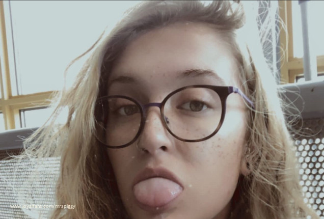 Coconut Oil 💋👣 - Mrs Piggy Official Profile | www.Loyalfans.com