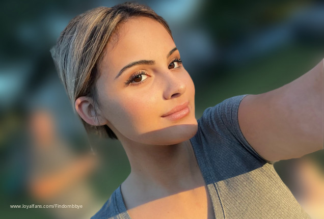 Your dream girl - Findom Chloe Official Photos | www.Loyalfans.com