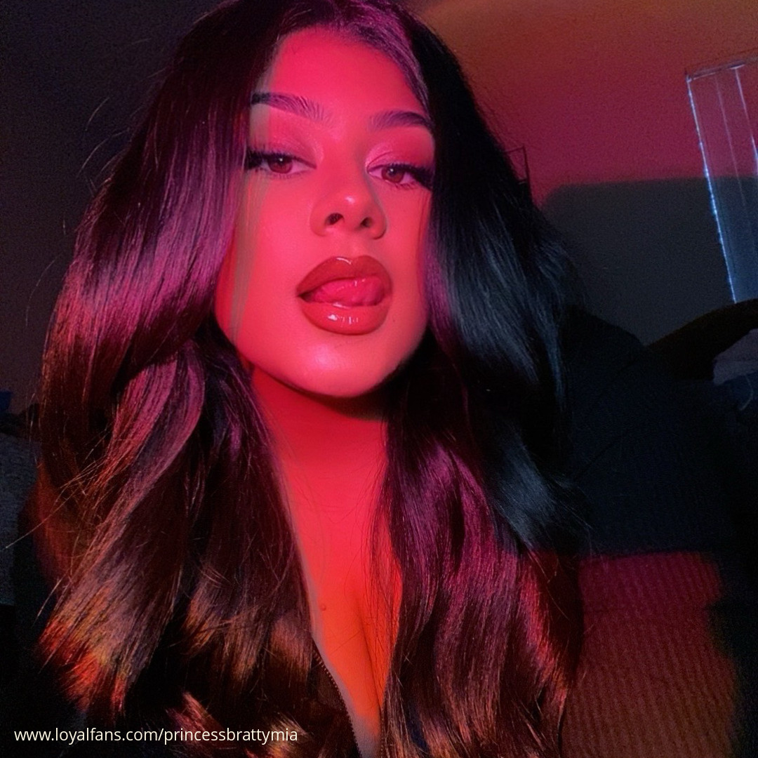 Princess Bratty Mia’s Official Social Fan Page | LoyalFans