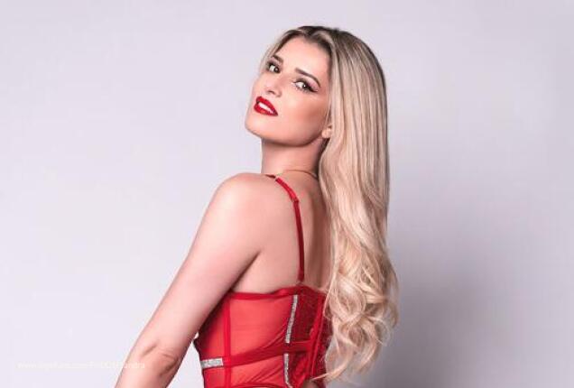 Worship my feet and taste true power. - FinDomme Sandra Official Photos ...