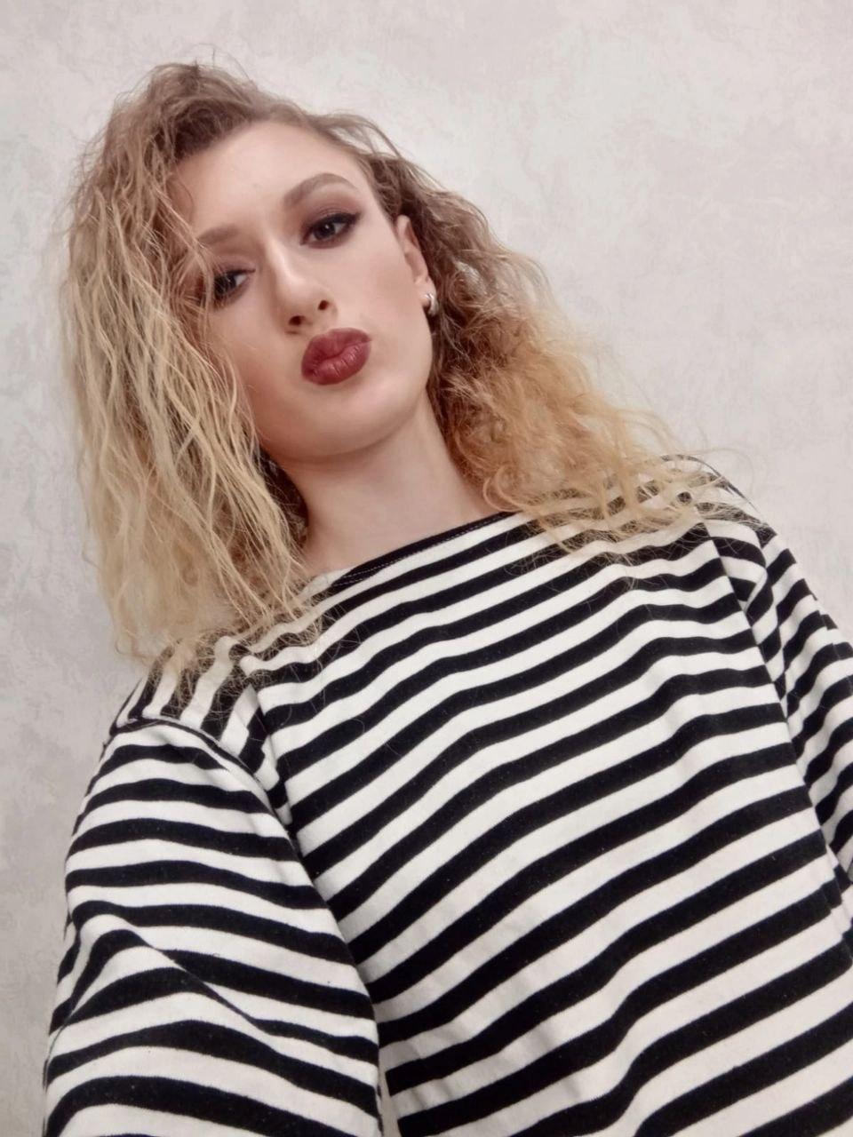 ElisPink’s Official Social Fan Page | LoyalFans