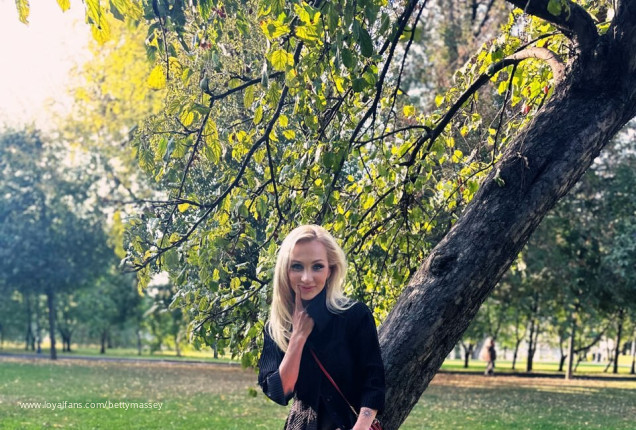 BettyMassey Official Photos | www.Loyalfans.com