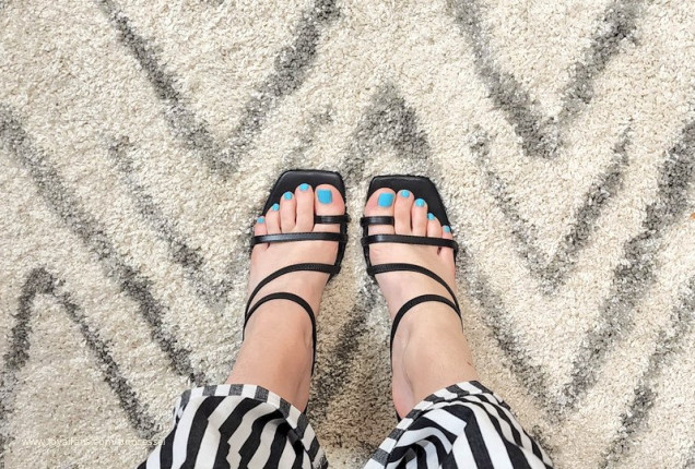 Oily Toes, Soles, Scrunched, Arched, Cleavage AND FACE!! - Princess El ...