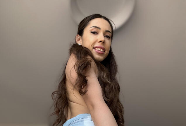 Drenched jeans look better , right? - Pee Player Ariel Official Photos | www.Loyalfans.com