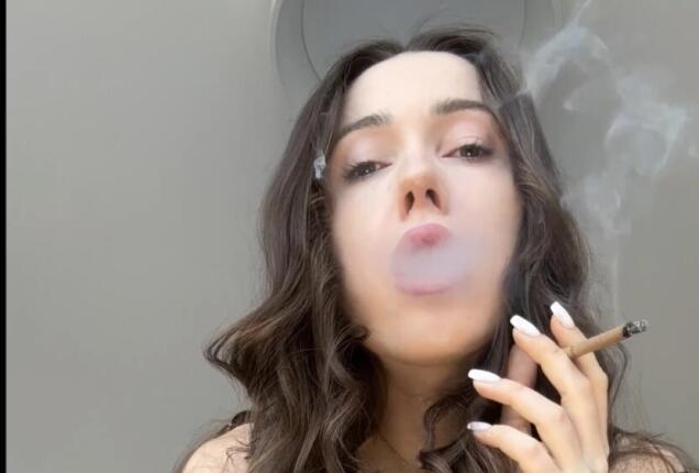 Beg me to peee on your face while I’m smoking 💦 - Pee Player Ariel Official Photos | www ...