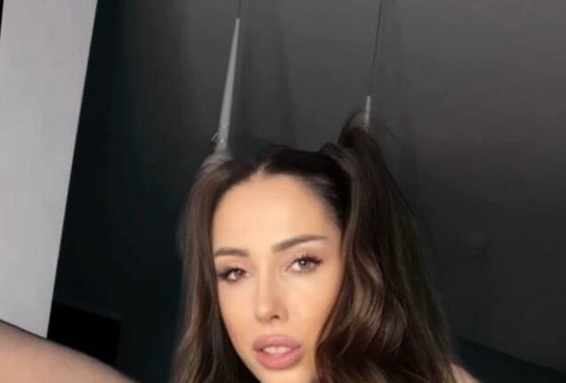 what a waterfall?🤤 - Pee Player Ariel Official Photos | www.Loyalfans.com