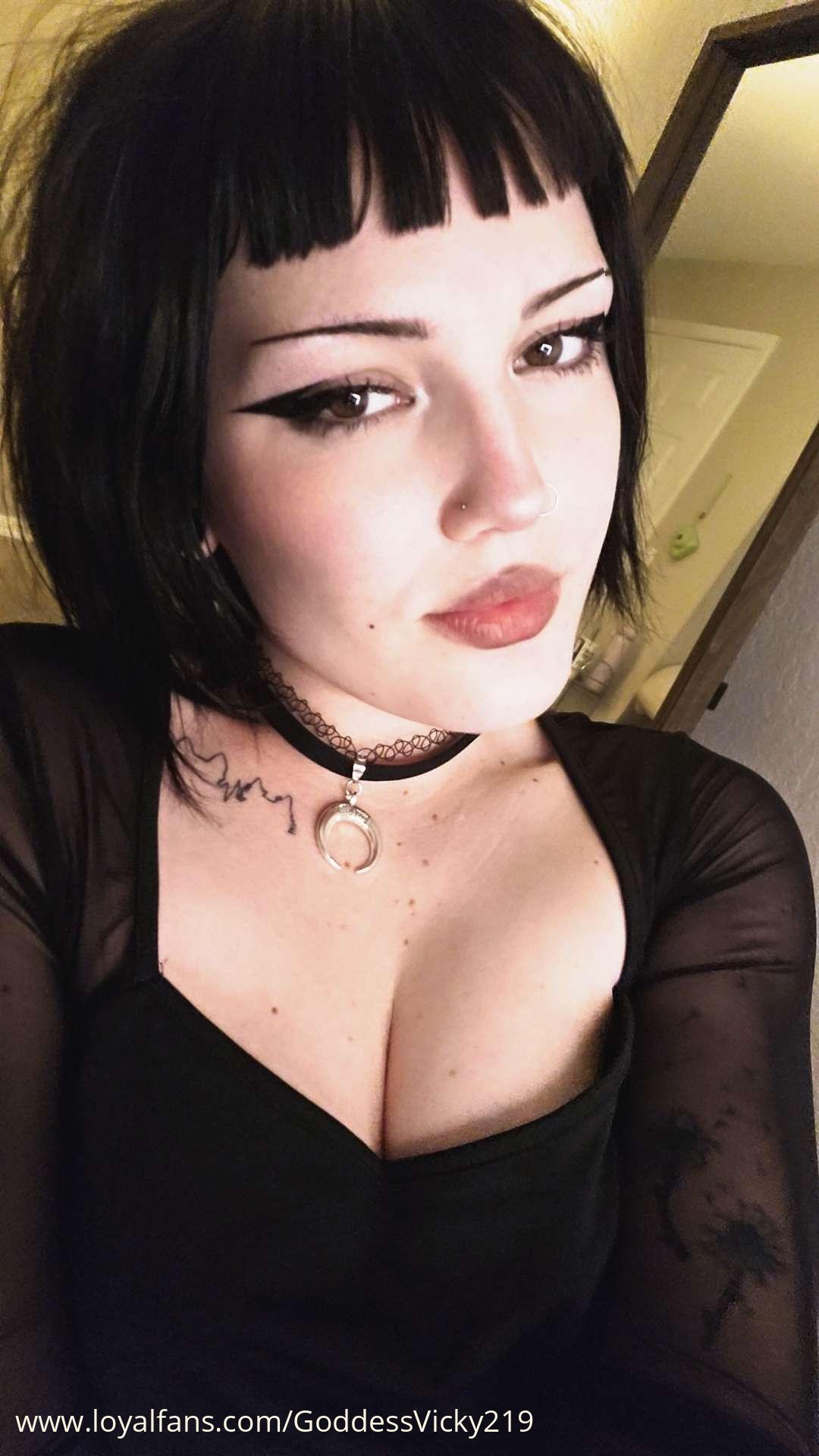 GoddessVicky’s Official Social Fan Page | LoyalFans