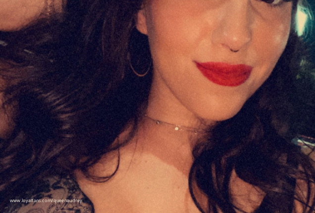 Bath time foot tease - Queen Audrey Official Profile | www.Loyalfans.com