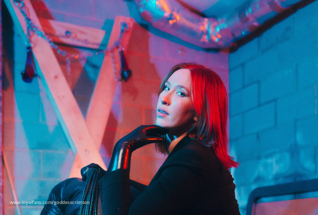 PREVIEW Caged Foot Tease - Goddess Crimson GIF | www.Loyalfans.com