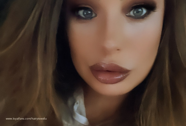Heel Dangling - HairyToes4U Official Profile | www.Loyalfans.com