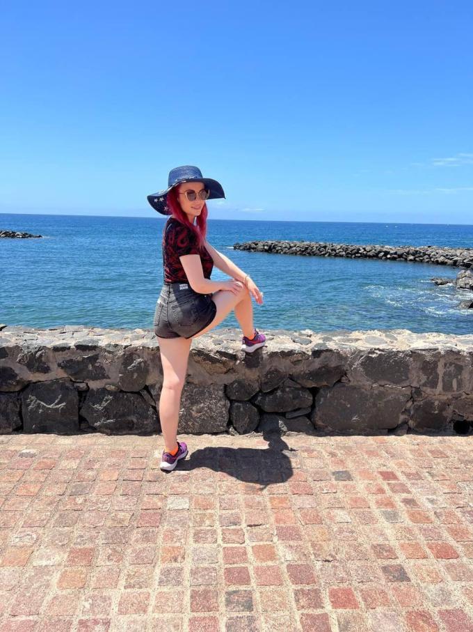 Goddess Ruby Snowbunny SUCCUBUS Queen of Spades’s Official Social Fan ...