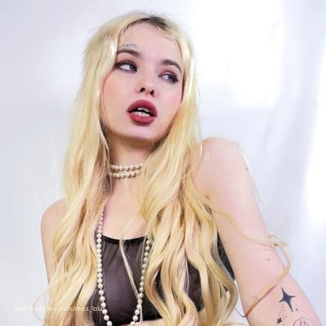 It's Gooner Sunday... - Creatrix Lola Official Photos | www.Loyalfans.com