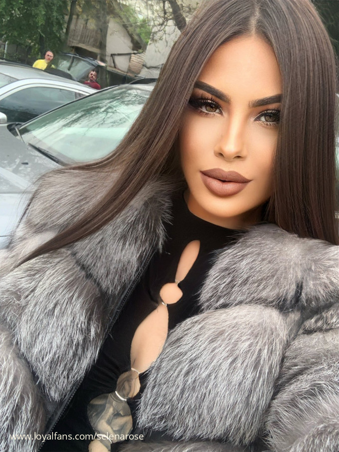 Goddess is live 💞 Fill up your wallets & join! 🔞 - SelenaRose Official ...