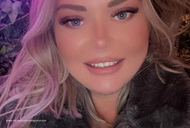 Slick, Smooth, and Irresistible: Mayo on My Feet - Temptress Rosiie8 ...