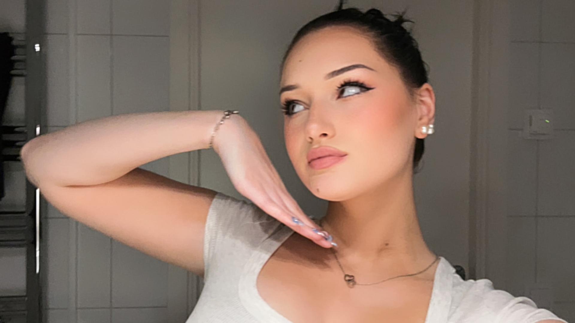 luvlee's videos and clips | Official account | LoyalFans