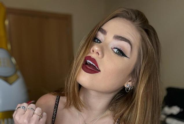 90% OFF flash sale! - Goddess Roxy Findom Femdom Official Photos | LoyalFans