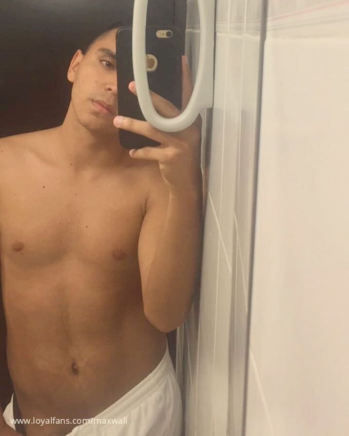 😉 - MaxWall Official Photos | LoyalFans