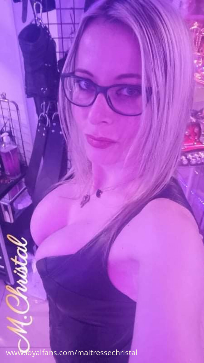 Have a nice day - Maitresse Christal Official Photos | www.Loyalfans.com