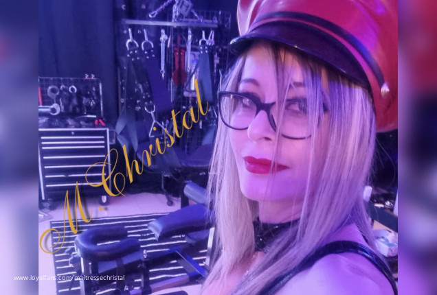 Bon vendredi 💋💋💋 - Maitresse Christal Official Photos | www.Loyalfans.com