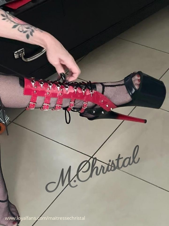 Belle journée - Maitresse Christal Official Photos | www.Loyalfans.com
