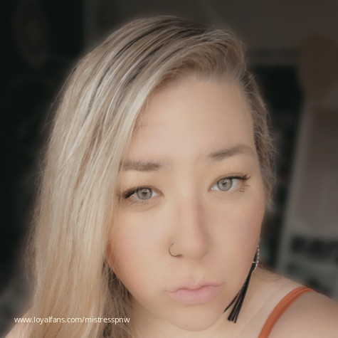Come submit to my pretty feet. - Mistress PNW Official Photos | www ...