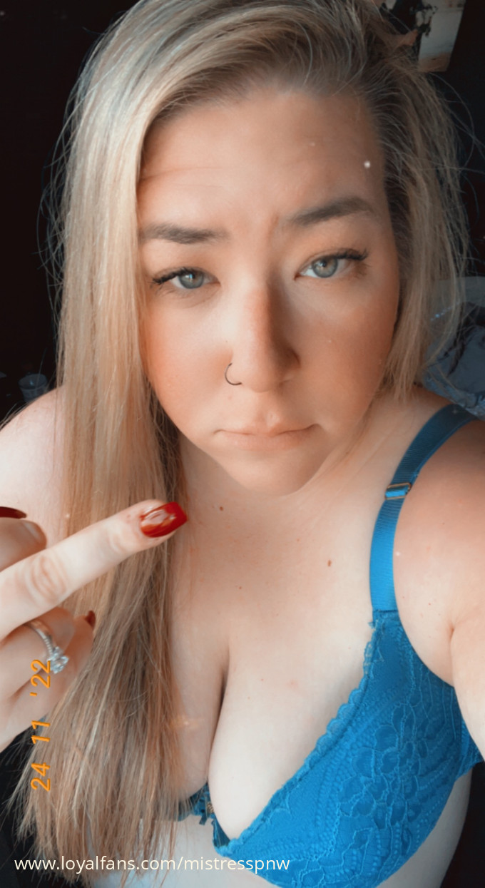 mistress-pnw-s-official-social-fan-page-loyalfans