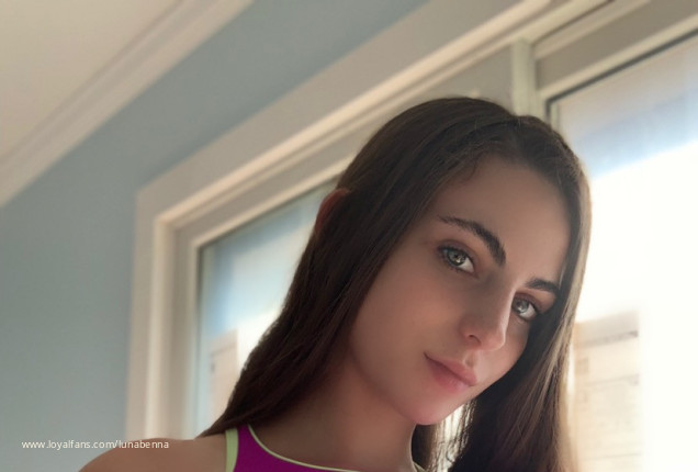 Lift the rest?? - Luna Benna Official Photos | www.Loyalfans.com