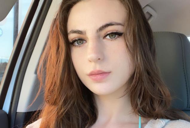 i beg you to shoot your cum all over my face 💦💦💦 - Luna Benna Official Photos | www.Loyalfans.com