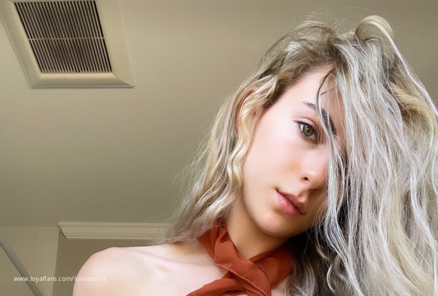 Make me smile?🥺👉👈 - Luna Benna Official Photos | LoyalFans