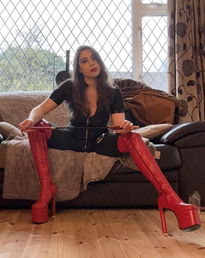 Domme Lilah rose’s Official Social Fan Page | LoyalFans