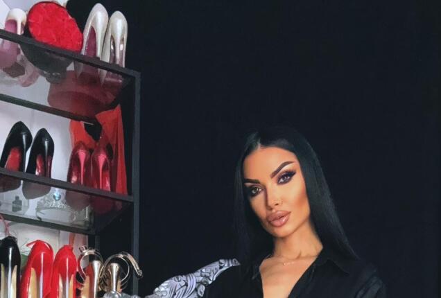 Last Sunday of the year. Let's celebrate it. Empty your wallets. - Miss ...