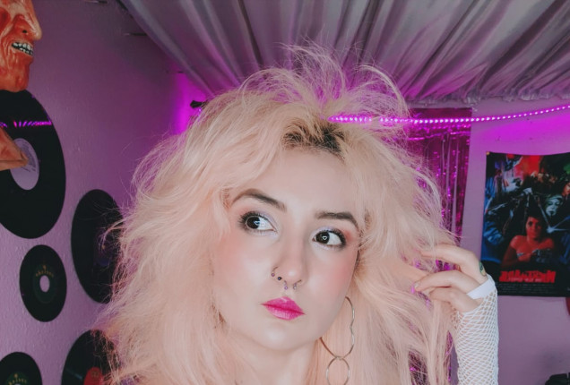 Mischief in the shower 😏💦 - Avril Fox Official Photos | www.Loyalfans.com