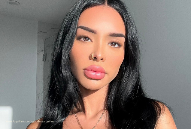 How weak does my perfectly oiled up body make you? - Goddess AngeIina ...