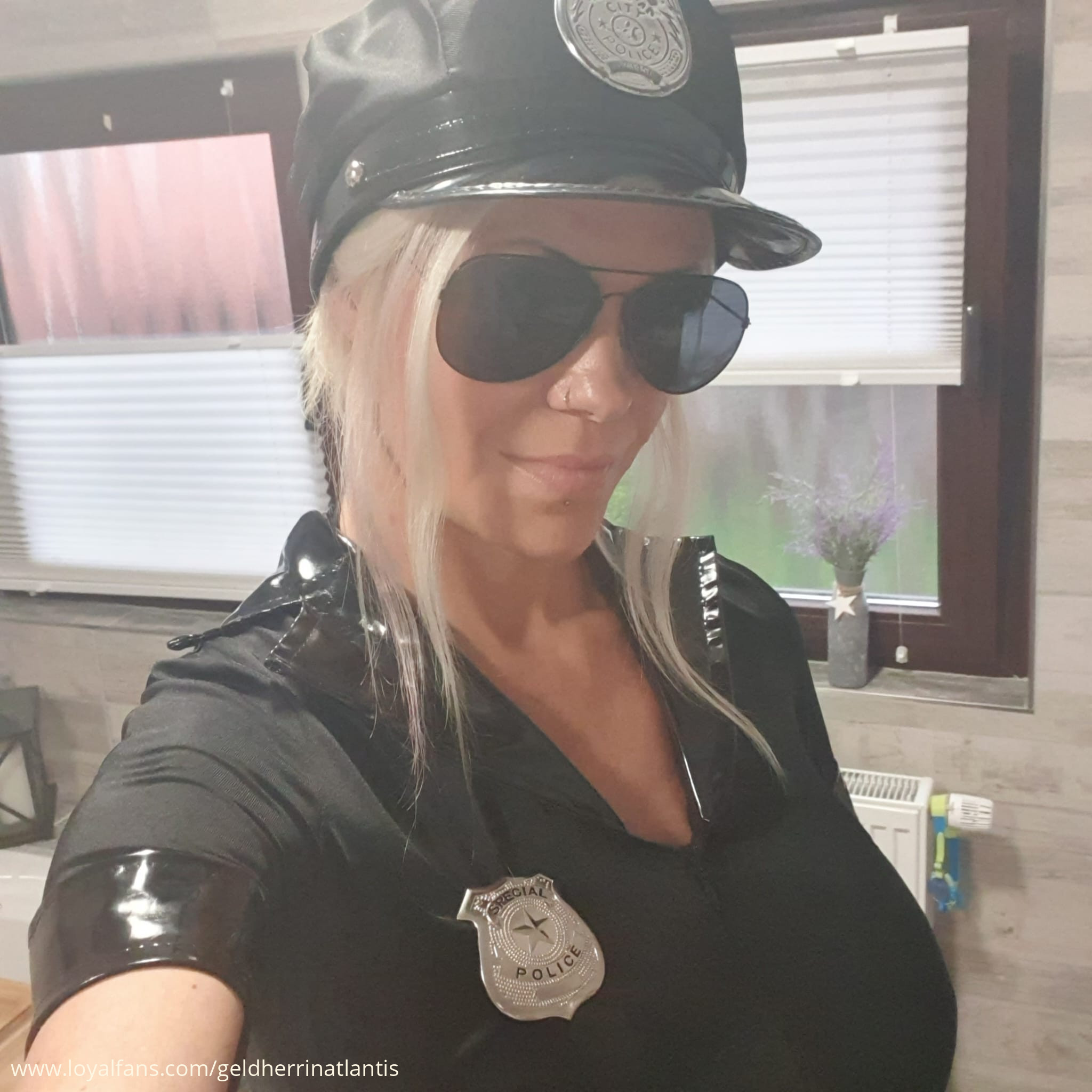 Geldherrin Atlantis’s Official Social Fan Page | LoyalFans