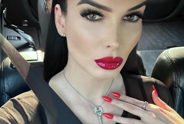 Key to your freedom 🔑 - The Goddess Kara Official Photos | LoyalFans