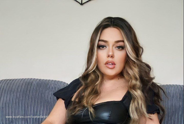 Come worship me now - Femdom Goddess Sofie FETISH Official Photos | www.Loyalfans.com