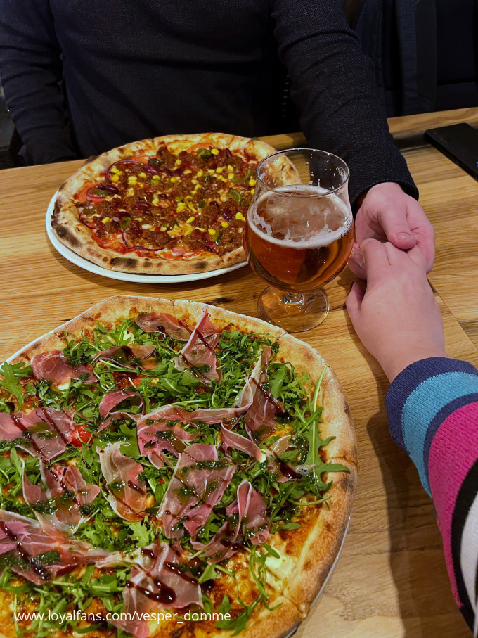 Unexpected Friday’s date night, who of you cucks wants to sponsors me ...