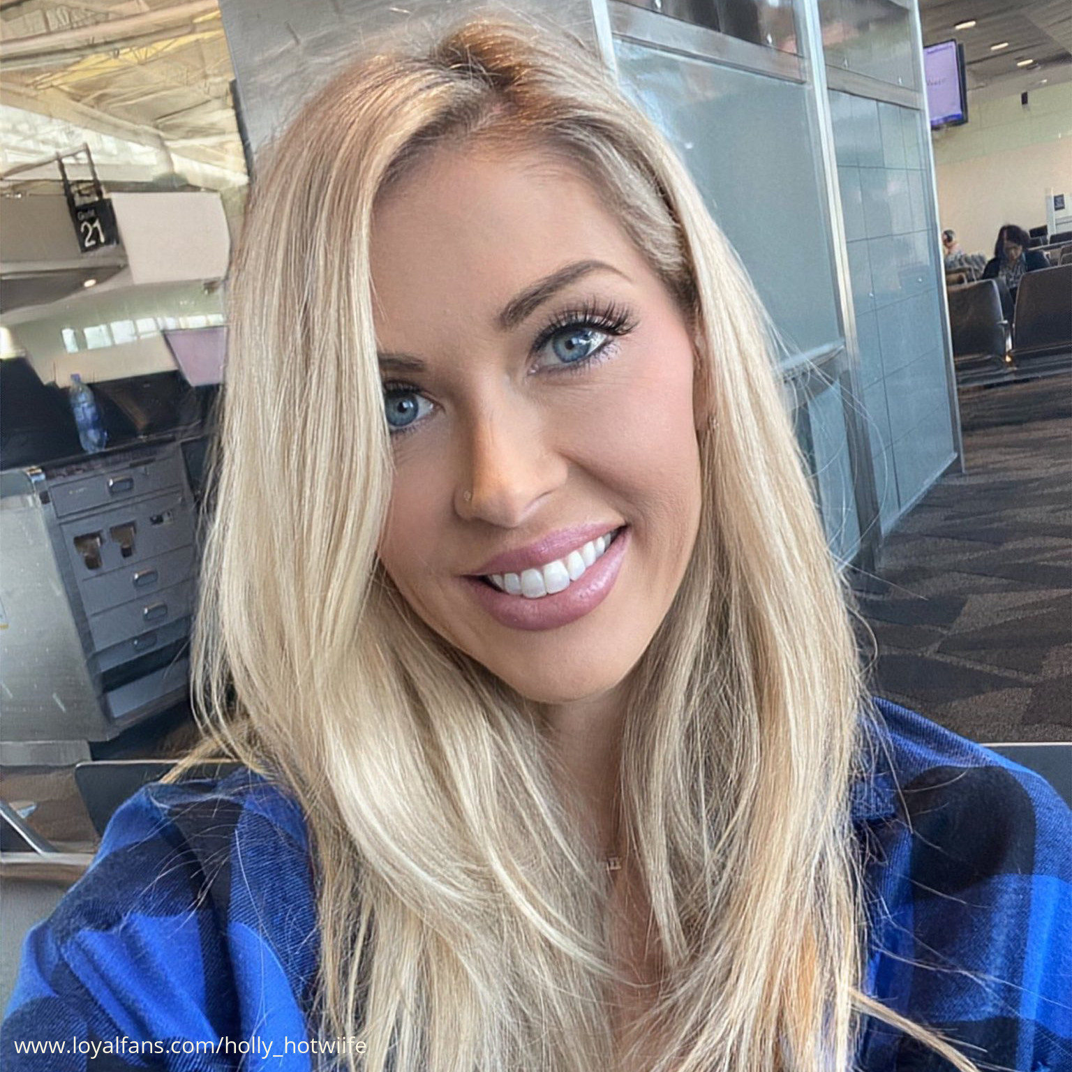 hollyhotwiife's videos and clips | Official account | LoyalFans