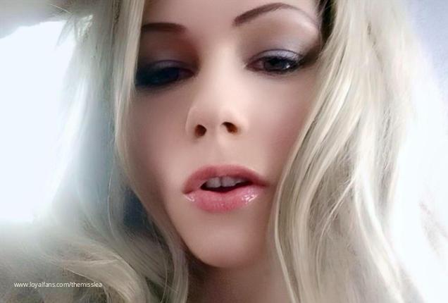 Oil Striptease And Twerking Princess Lea Official Profile