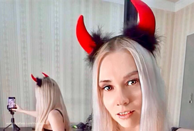 You're telling me you're addicted to me? - Princess Lea Official Photos ...