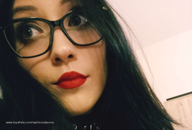 Trapped between my legs - Davona Official Profile | LoyalFans