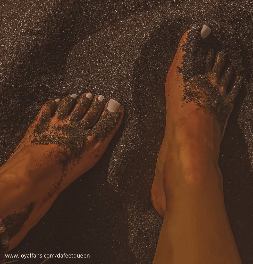 Dafeetqueen's Official Social Fan Page | LoyalFans