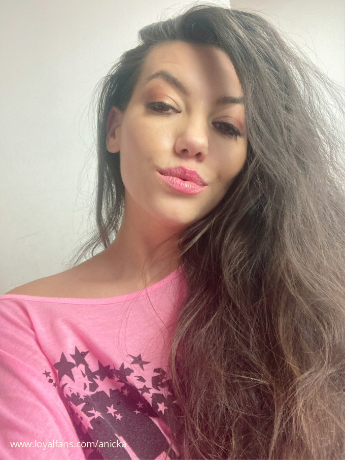 Anicka’s Official Social Fan Page | LoyalFans