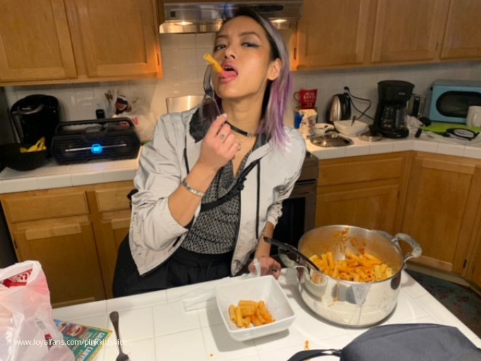 Yes we feed our models - pinkkittyvideo Official Photos | www.Loyalfans.com