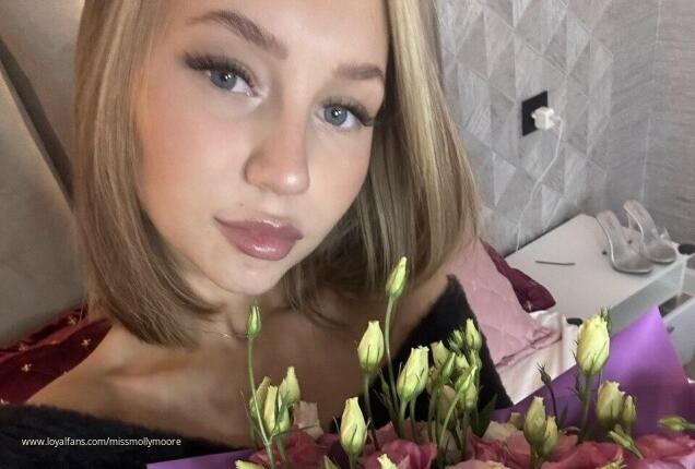 I often get flowers - MissMollyMoore Official Photos | www.Loyalfans.com